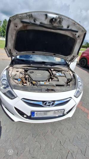 White Hyundai i40 2013 in Vilnius, with an engine capacity of 1.59 L and mileage of 181 thousand km for 5700 €, photo 5 on AUTOMOTO.COM.LV