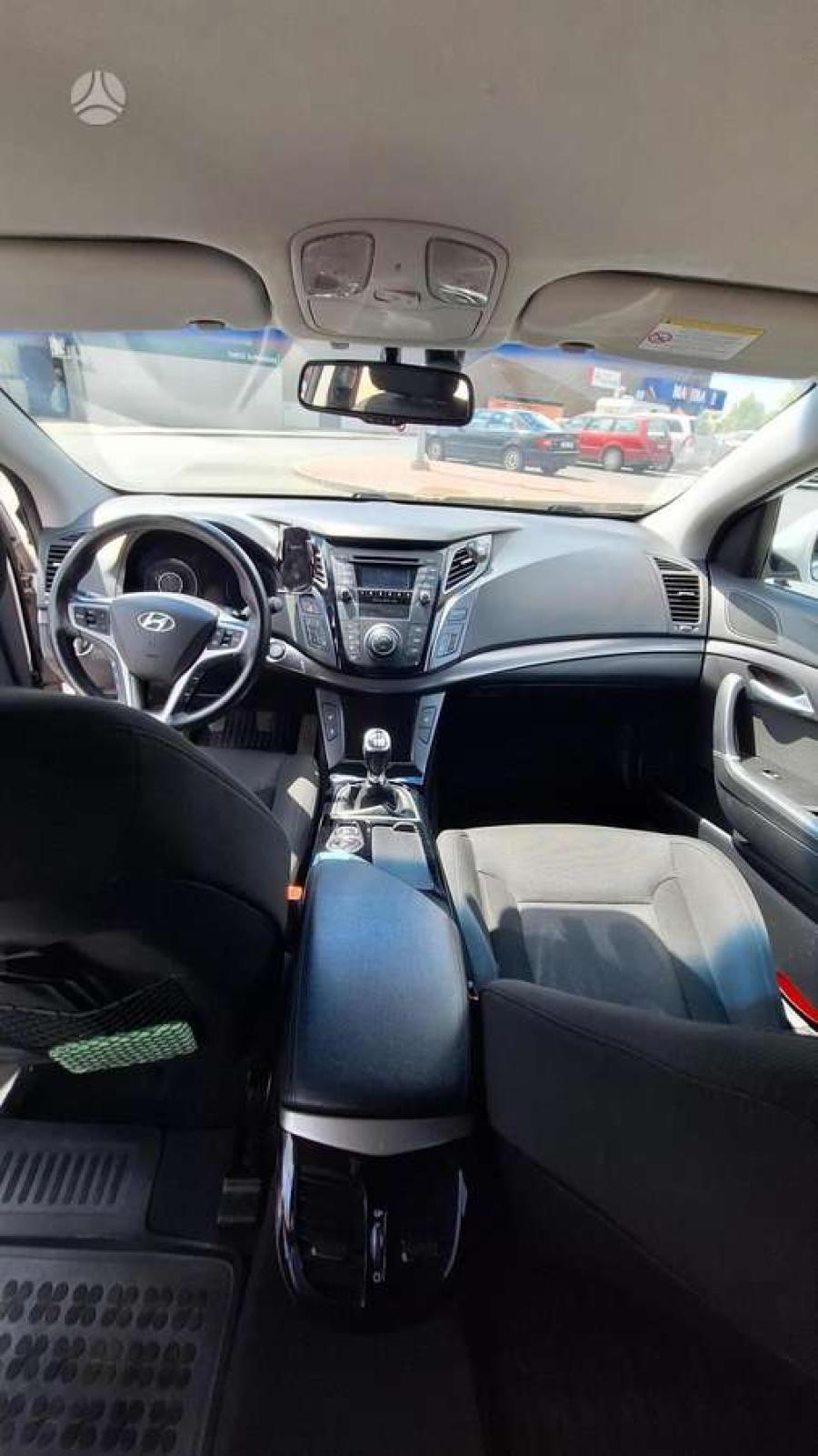 White Hyundai i40 2013 in Vilnius, with an engine capacity of 1.59 L and mileage of 181 thousand km for 5700 €, photo 6 on AUTOMOTO.COM.LV