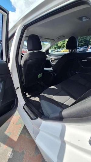 White Hyundai i40 2013 in Vilnius, with an engine capacity of 1.59 L and mileage of 181 thousand km for 5700 €, photo 7 on AUTOMOTO.COM.LV