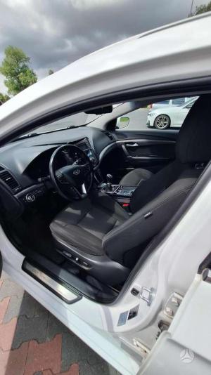 White Hyundai i40 2013 in Vilnius, with an engine capacity of 1.59 L and mileage of 181 thousand km for 5700 €, photo 8 on AUTOMOTO.COM.LV