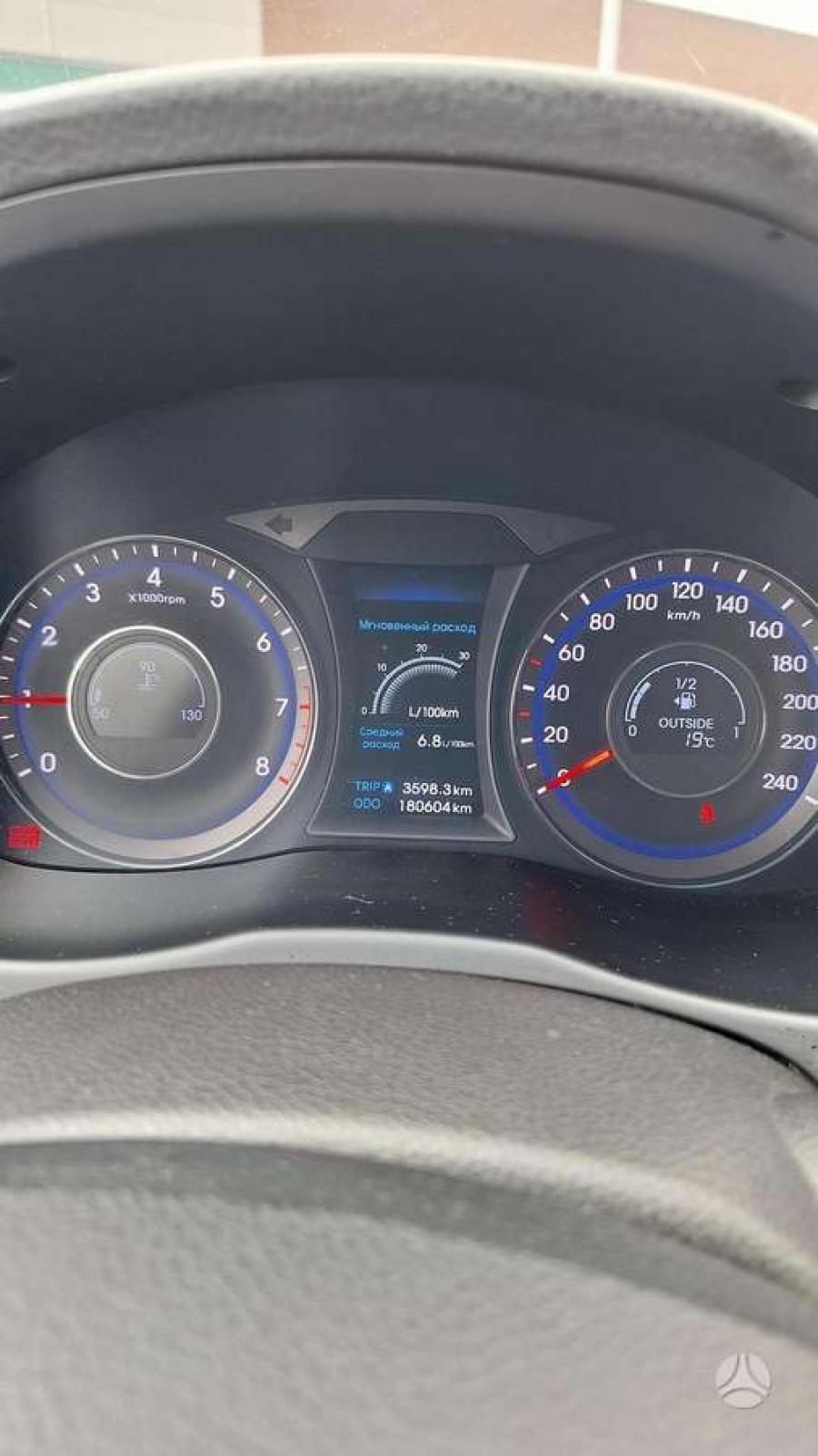 White Hyundai i40 2013 in Vilnius, with an engine capacity of 1.59 L and mileage of 181 thousand km for 5700 €, photo 9 on AUTOMOTO.COM.LV