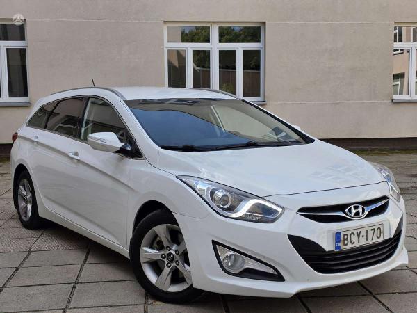 White Hyundai i40 2013 in Silute, with an engine capacity of 1.69 L and mileage of 287 thousand km for 4500 €, photo 4 on AUTOMOTO.COM.LV
