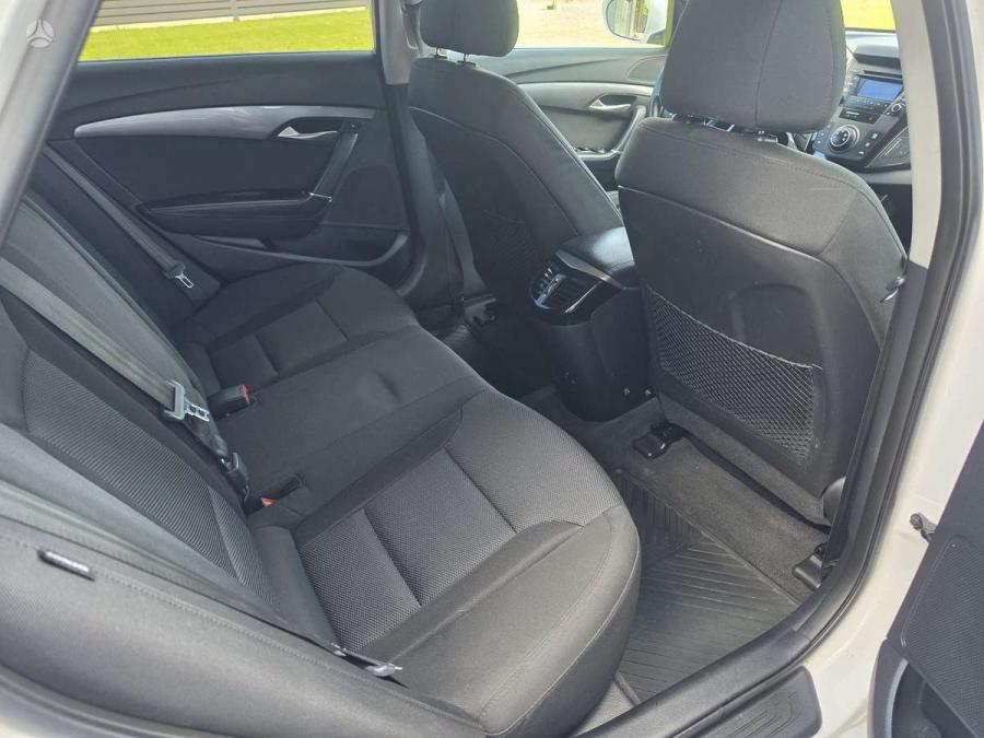 Balts Hyundai i40 2013 Šilutė, ar dzinēja tilpumu 1.69 L un nobraukumu 287 tūkst. km par 4500 €, foto 19 vietnē AUTOMOTO.COM.LV