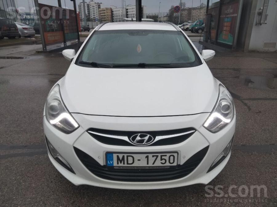 Balts Hyundai i40 2014 Daugavpils, ar dzinēja tilpumu 1.70 L un nobraukumu 337 tūkst. km par 5500 €, foto 3 vietnē AUTOMOTO.COM.LV