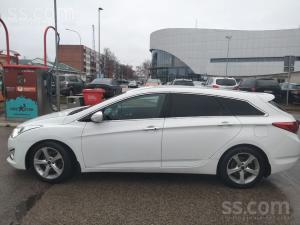 Balts Hyundai i40 2014 Daugavpils, ar dzinēja tilpumu 1.70 L un nobraukumu 337 tūkst. km par 5500 €, foto 4 vietnē AUTOMOTO.COM.LV