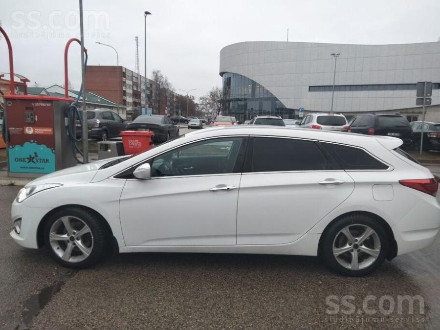 Balts Hyundai i40 2014 Daugavpils, ar dzinēja tilpumu 1.70 L un nobraukumu 337 tūkst. km par 5500 €, foto 4 vietnē AUTOMOTO.COM.LV