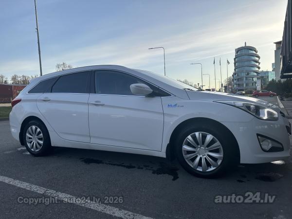 White Hyundai i40 2014 in Tallinn, with an engine capacity of 1.60 L and mileage of 245 thousand km for 5790 €, photo 2 on AUTOMOTO.COM.LV
