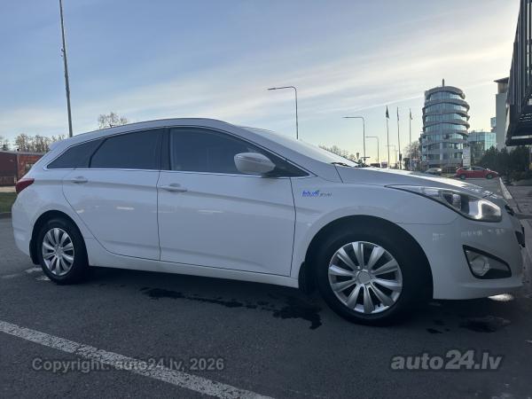 White Hyundai i40 2014 in Tallinn, with an engine capacity of 1.60 L and mileage of 245 thousand km for 5790 €, photo 6 on AUTOMOTO.COM.LV
