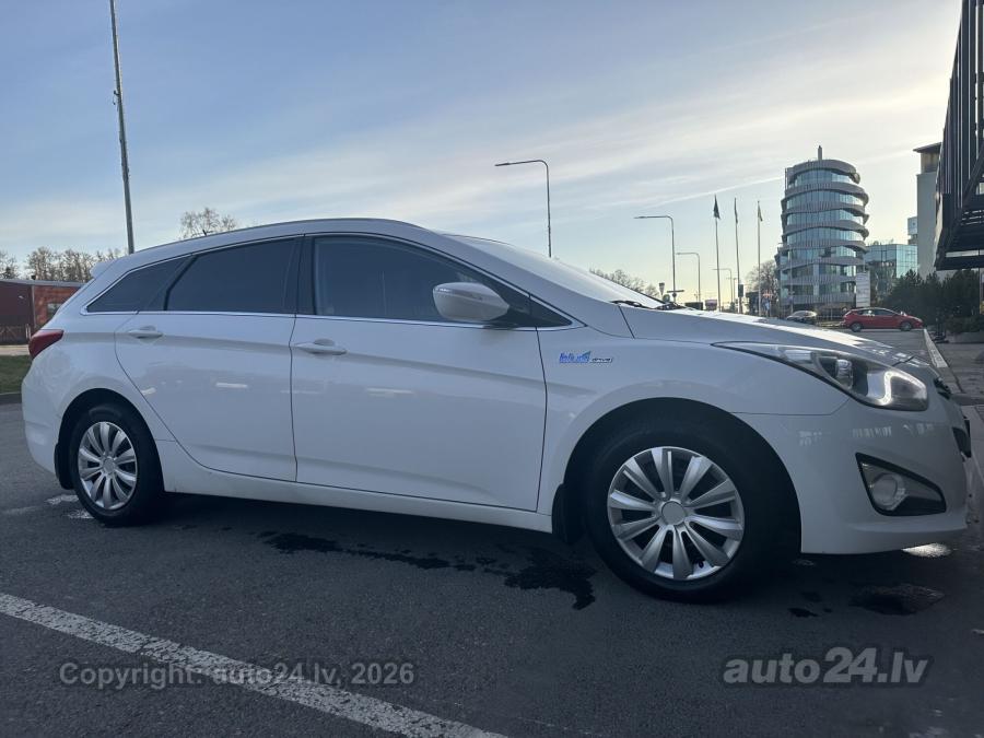 White Hyundai i40 2014 in Tallinn, with an engine capacity of 1.60 L and mileage of 245 thousand km for 5790 €, photo 7 on AUTOMOTO.COM.LV