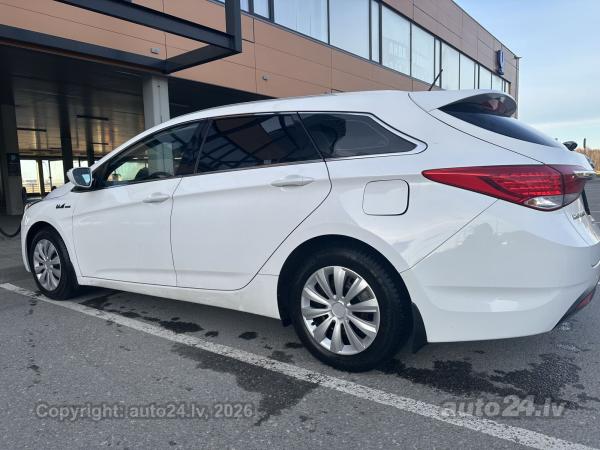 White Hyundai i40 2014 in Tallinn, with an engine capacity of 1.60 L and mileage of 245 thousand km for 5790 €, photo 7 on AUTOMOTO.COM.LV