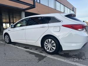 White Hyundai i40 2014 in Tallinn, with an engine capacity of 1.60 L and mileage of 245 thousand km for 5790 €, photo 8 on AUTOMOTO.COM.LV