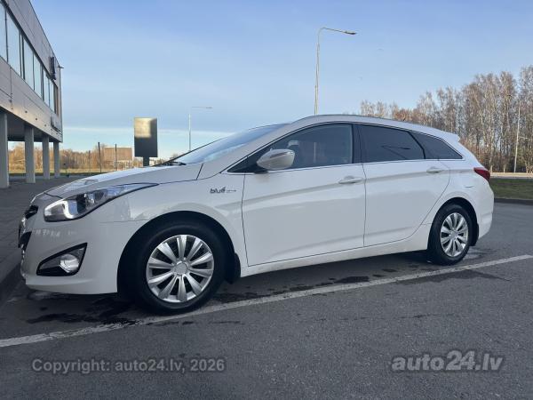 White Hyundai i40 2014 in Tallinn, with an engine capacity of 1.60 L and mileage of 245 thousand km for 5790 €, photo 8 on AUTOMOTO.COM.LV