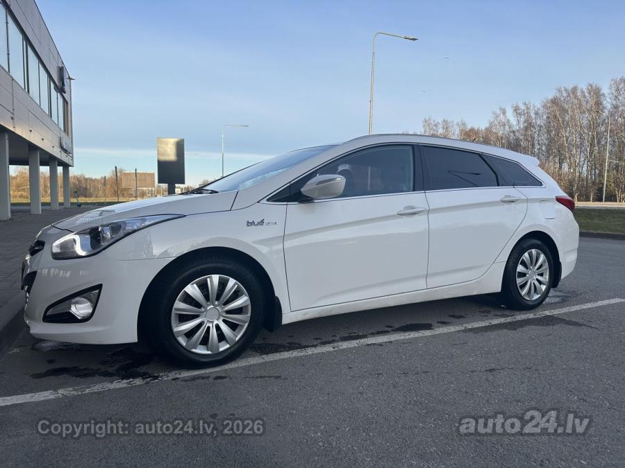 White Hyundai i40 2014 in Tallinn, with an engine capacity of 1.60 L and mileage of 245 thousand km for 5790 €, photo 9 on AUTOMOTO.COM.LV