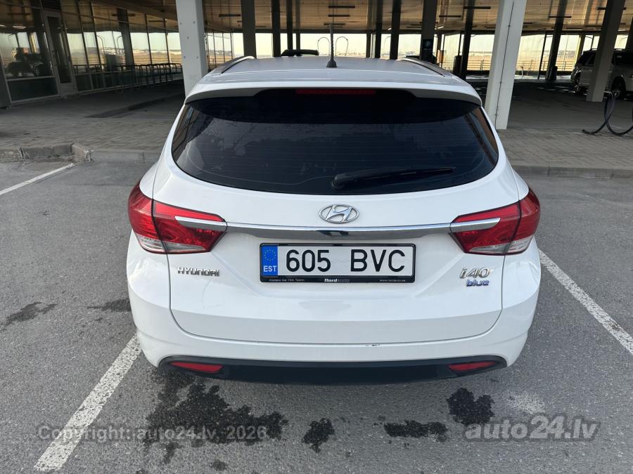 White Hyundai i40 2014 in Tallinn, with an engine capacity of 1.60 L and mileage of 245 thousand km for 5790 €, photo 10 on AUTOMOTO.COM.LV