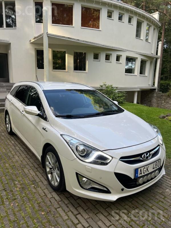 Balts Hyundai i40 2014 Rīga, ar dzinēja tilpumu 1.70 L un nobraukumu 136 tūkst. km par 6500 €, foto 1 vietnē AUTOMOTO.COM.LV