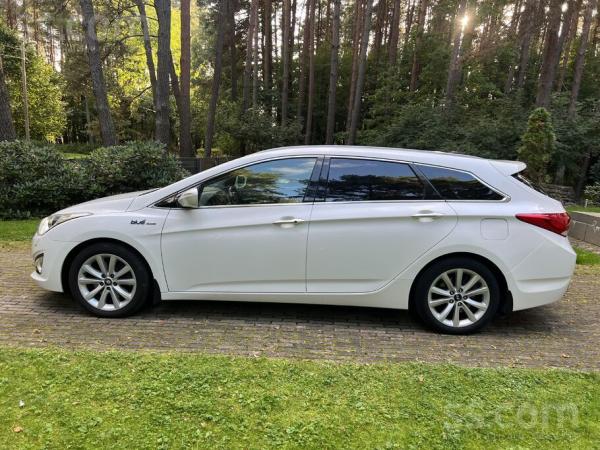Balts Hyundai i40 2014 Rīga, ar dzinēja tilpumu 1.70 L un nobraukumu 136 tūkst. km par 6500 €, foto 5 vietnē AUTOMOTO.COM.LV