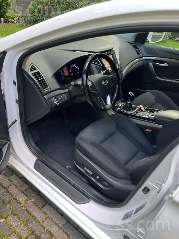 Balts Hyundai i40 2014 Rīga, ar dzinēja tilpumu 1.70 L un nobraukumu 136 tūkst. km par 6500 €, foto 8 vietnē AUTOMOTO.COM.LV