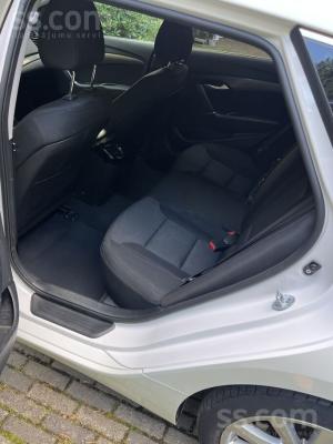 Balts Hyundai i40 2014 Rīga, ar dzinēja tilpumu 1.70 L un nobraukumu 136 tūkst. km par 6500 €, foto 9 vietnē AUTOMOTO.COM.LV