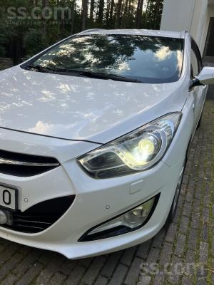 Balts Hyundai i40 2014 Rīga, ar dzinēja tilpumu 1.70 L un nobraukumu 136 tūkst. km par 6500 €, foto 12 vietnē AUTOMOTO.COM.LV