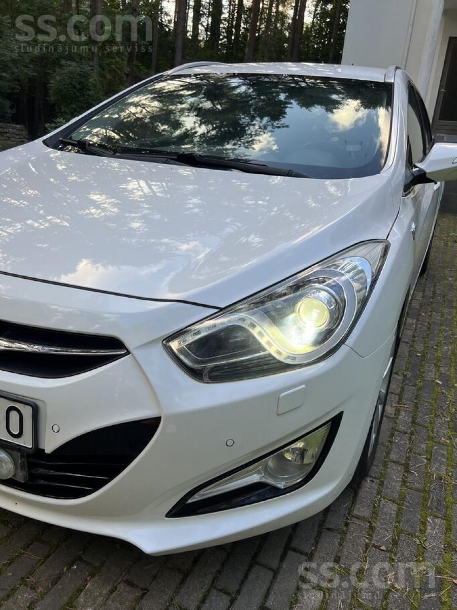 Balts Hyundai i40 2014 Rīga, ar dzinēja tilpumu 1.70 L un nobraukumu 136 tūkst. km par 6500 €, foto 12 vietnē AUTOMOTO.COM.LV