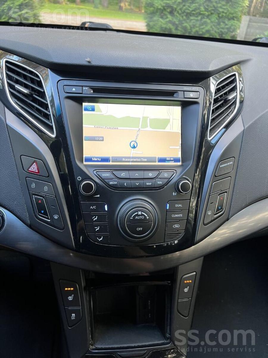 Balts Hyundai i40 2014 Rīga, ar dzinēja tilpumu 1.70 L un nobraukumu 136 tūkst. km par 6500 €, foto 16 vietnē AUTOMOTO.COM.LV