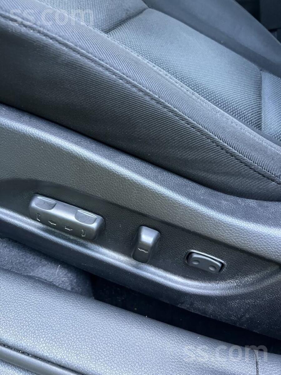 Balts Hyundai i40 2014 Rīga, ar dzinēja tilpumu 1.70 L un nobraukumu 136 tūkst. km par 6500 €, foto 22 vietnē AUTOMOTO.COM.LV