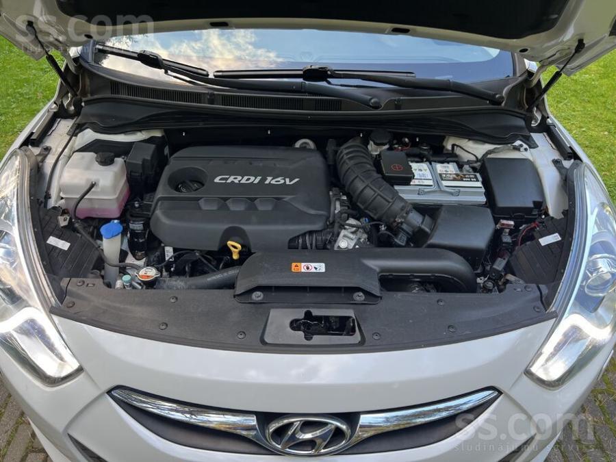 Balts Hyundai i40 2014 Rīga, ar dzinēja tilpumu 1.70 L un nobraukumu 136 tūkst. km par 6500 €, foto 25 vietnē AUTOMOTO.COM.LV