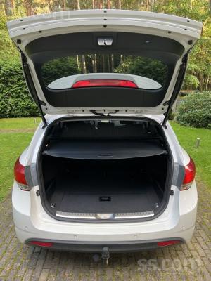 Balts Hyundai i40 2014 Rīga, ar dzinēja tilpumu 1.70 L un nobraukumu 136 tūkst. km par 6500 €, foto 27 vietnē AUTOMOTO.COM.LV