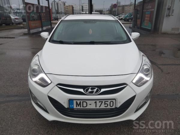 Balts Hyundai i40 2014 Daugavpils, ar dzinēja tilpumu 1.70 L un nobraukumu 340 tūkst. km par 5000 €, foto 4 vietnē AUTOMOTO.COM.LV