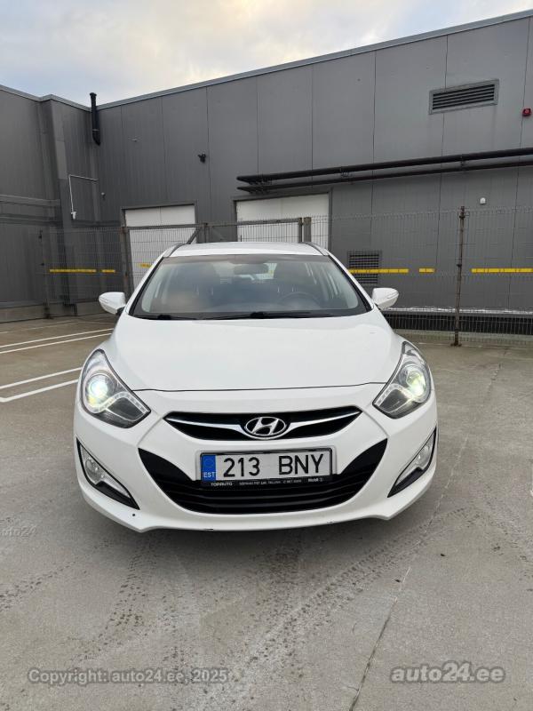 White Hyundai i40 2015 in Tallinn, with an engine capacity of 1.70 L and mileage of 145 thousand km for 6950 €, photo 2 on AUTOMOTO.COM.LV