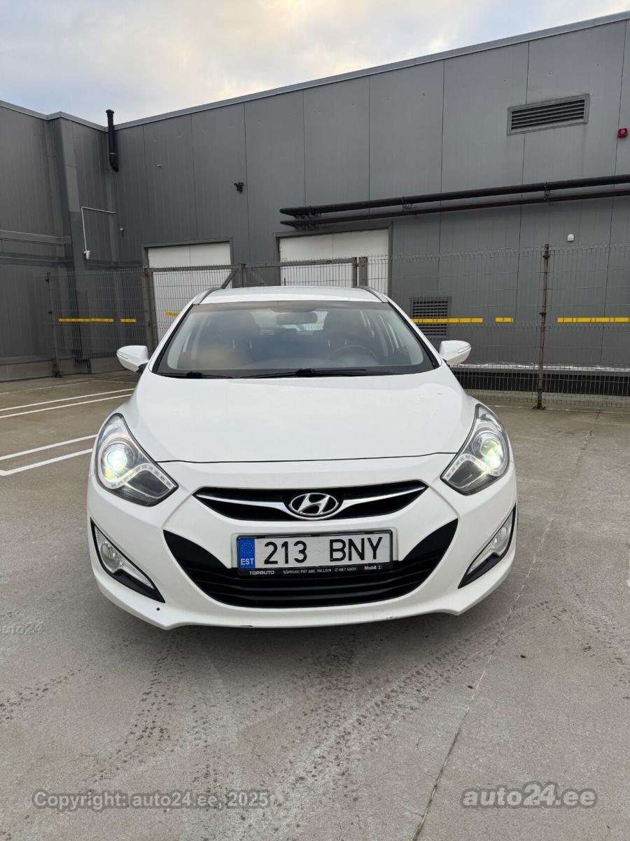 White Hyundai i40 2015 in Tallinn, with an engine capacity of 1.70 L and mileage of 145 thousand km for 6950 €, photo 2 on AUTOMOTO.COM.LV