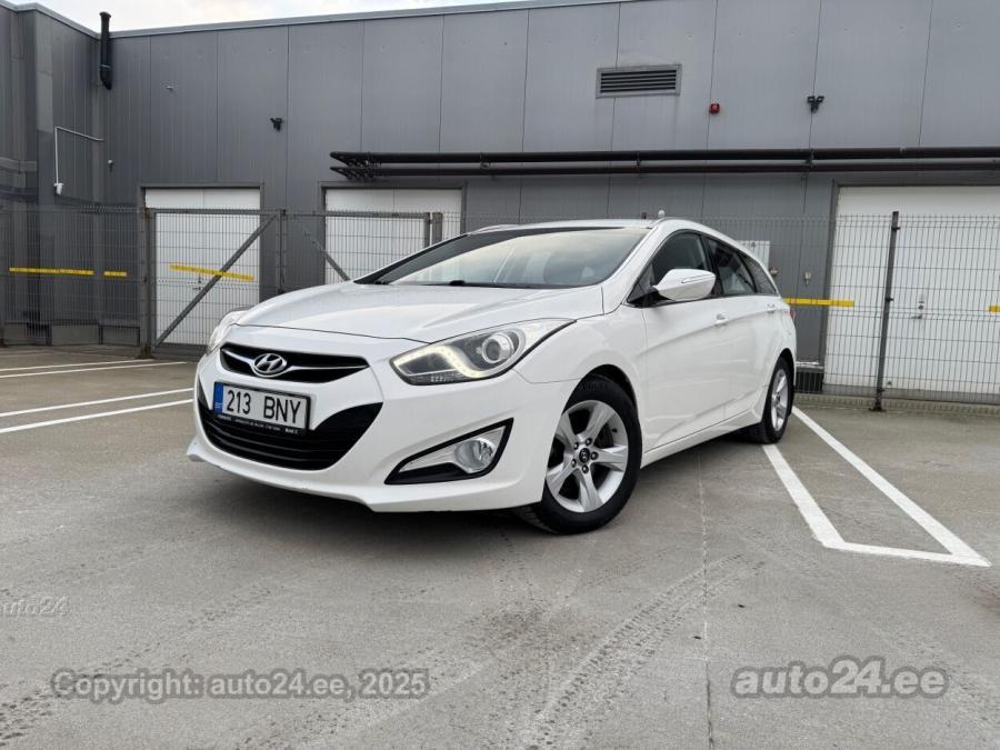 White Hyundai i40 2015 in Tallinn, with an engine capacity of 1.70 L and mileage of 145 thousand km for 6950 €, photo 3 on AUTOMOTO.COM.LV