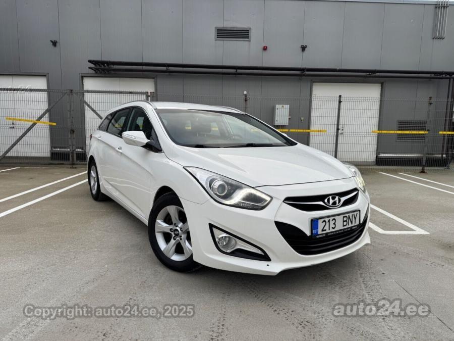 White Hyundai i40 2015 in Tallinn, with an engine capacity of 1.70 L and mileage of 145 thousand km for 6950 €, photo 4 on AUTOMOTO.COM.LV