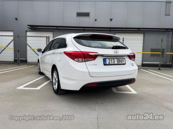 White Hyundai i40 2015 in Tallinn, with an engine capacity of 1.70 L and mileage of 145 thousand km for 6950 €, photo 5 on AUTOMOTO.COM.LV