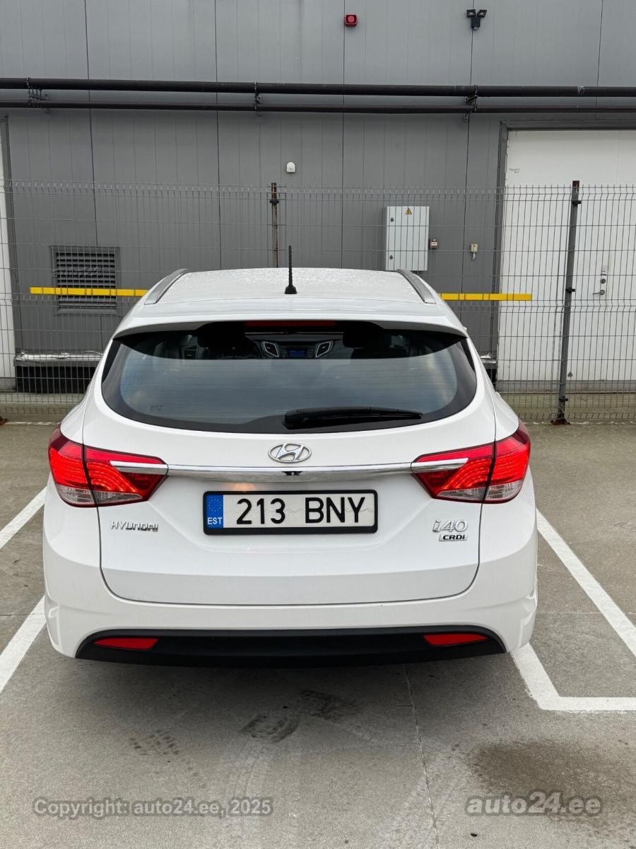 White Hyundai i40 2015 in Tallinn, with an engine capacity of 1.70 L and mileage of 145 thousand km for 6950 €, photo 7 on AUTOMOTO.COM.LV