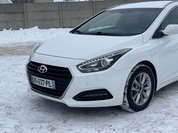 White Hyundai i40 2015 in Taurage, with an engine capacity of 1.69 L and mileage of 211 thousand km for 5900 €, photo 2 on AUTOMOTO.COM.LV