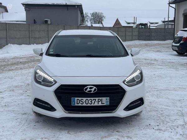 White Hyundai i40 2015 in Taurage, with an engine capacity of 1.69 L and mileage of 211 thousand km for 5900 €, photo 3 on AUTOMOTO.COM.LV