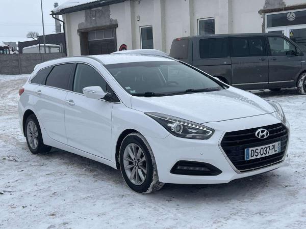 White Hyundai i40 2015 in Taurage, with an engine capacity of 1.69 L and mileage of 211 thousand km for 5900 €, photo 4 on AUTOMOTO.COM.LV