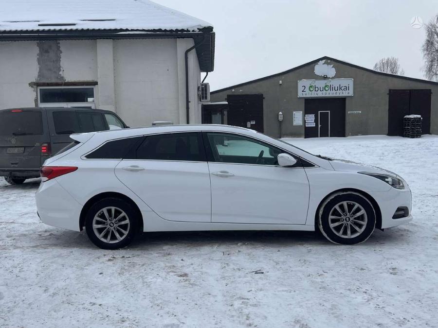 White Hyundai i40 2015 in Taurage, with an engine capacity of 1.69 L and mileage of 211 thousand km for 5900 €, photo 5 on AUTOMOTO.COM.LV
