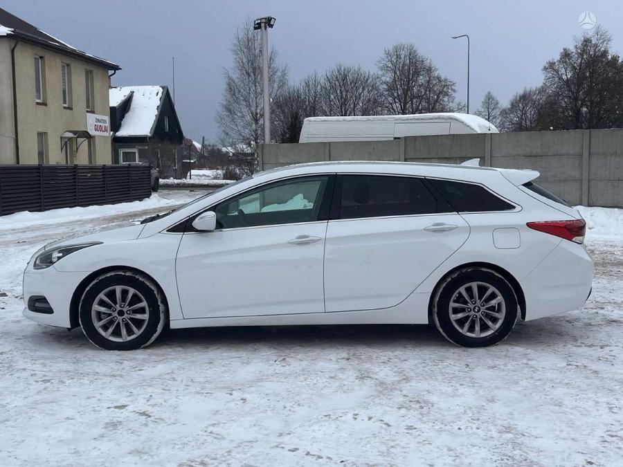 White Hyundai i40 2015 in Taurage, with an engine capacity of 1.69 L and mileage of 211 thousand km for 5900 €, photo 9 on AUTOMOTO.COM.LV