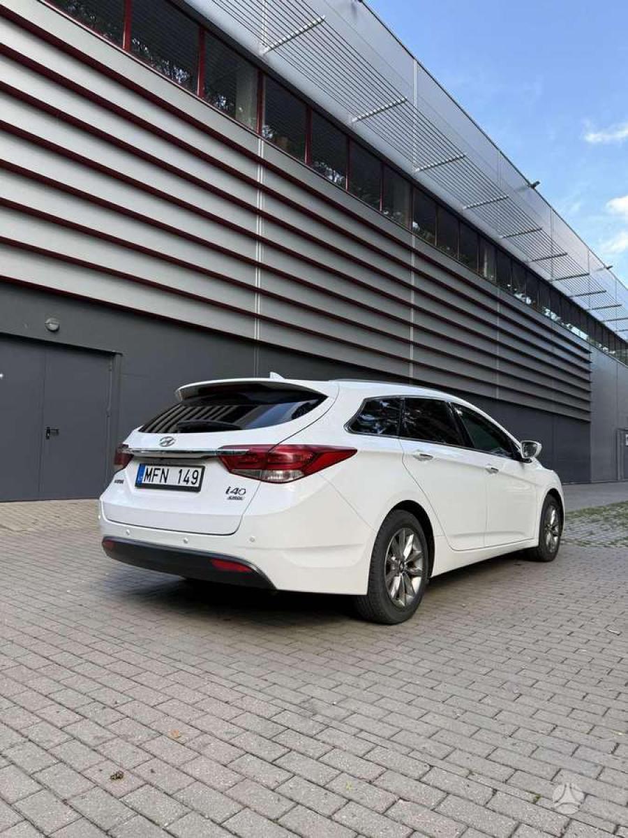 White Hyundai i40 2015 in Alytus, with an engine capacity of 1.69 L and mileage of 298 thousand km for 4450 €, photo 5 on AUTOMOTO.COM.LV