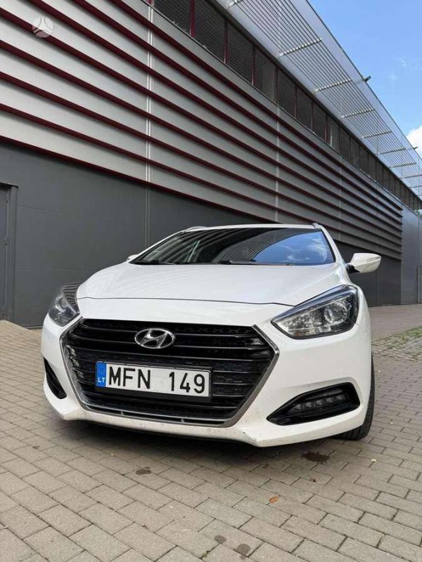 White Hyundai i40 2015 in Alytus, with an engine capacity of 1.69 L and mileage of 298 thousand km for 4450 €, photo 5 on AUTOMOTO.COM.LV