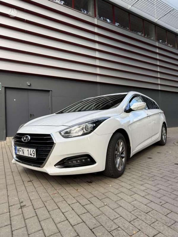White Hyundai i40 2015 in Alytus, with an engine capacity of 1.69 L and mileage of 298 thousand km for 4450 €, photo 6 on AUTOMOTO.COM.LV