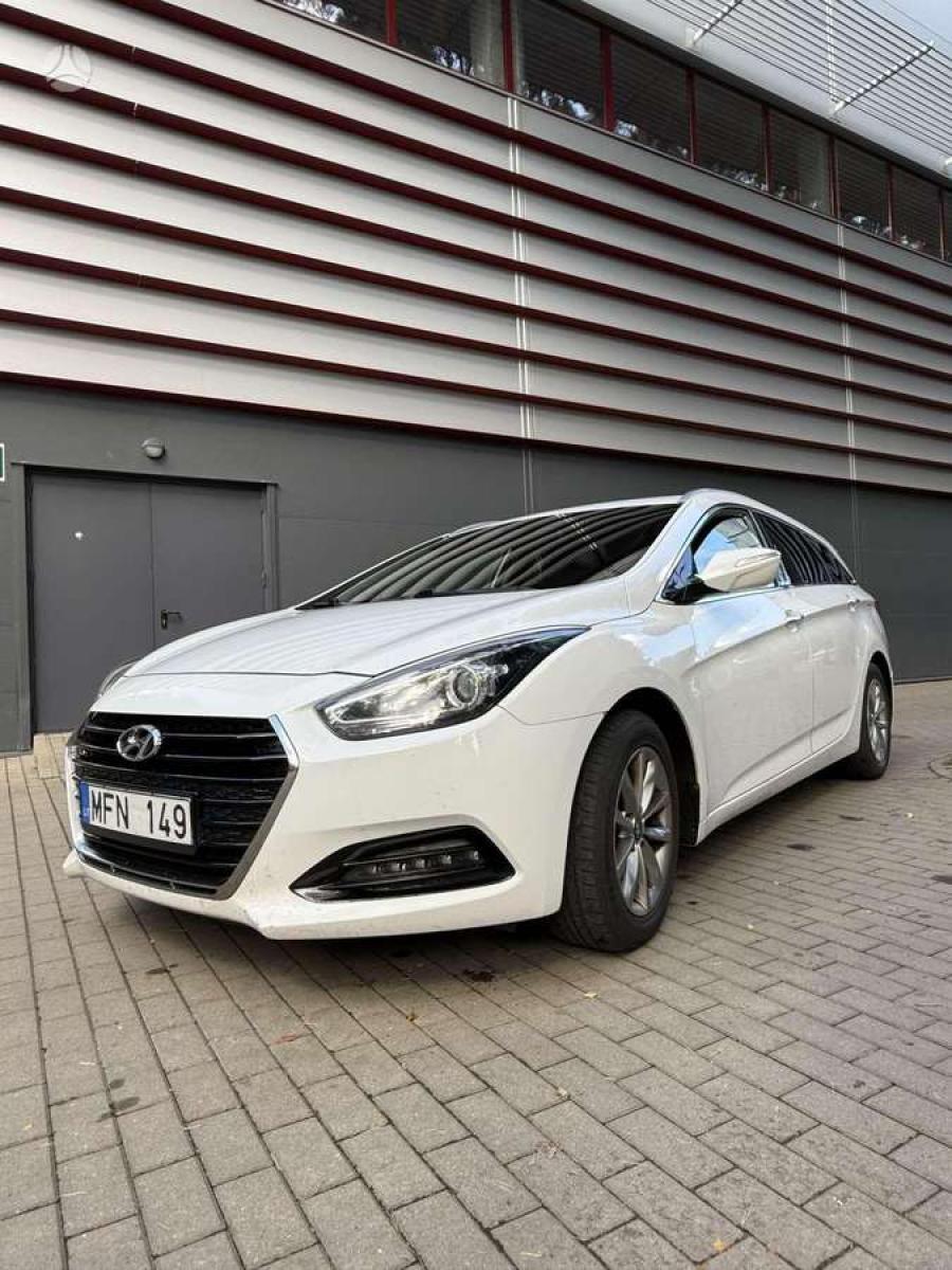 White Hyundai i40 2015 in Alytus, with an engine capacity of 1.69 L and mileage of 298 thousand km for 4450 €, photo 7 on AUTOMOTO.COM.LV