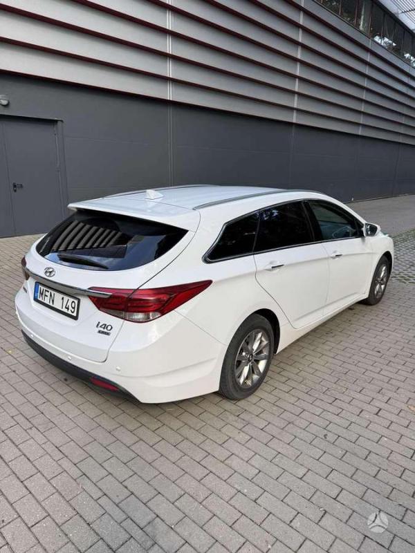White Hyundai i40 2015 in Alytus, with an engine capacity of 1.69 L and mileage of 298 thousand km for 4450 €, photo 7 on AUTOMOTO.COM.LV