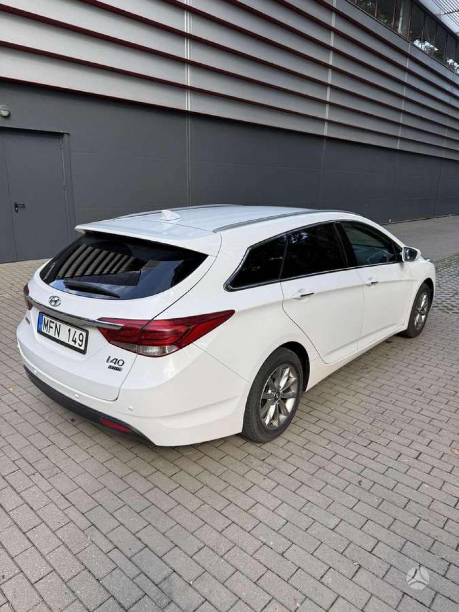 White Hyundai i40 2015 in Alytus, with an engine capacity of 1.69 L and mileage of 298 thousand km for 4450 €, photo 8 on AUTOMOTO.COM.LV