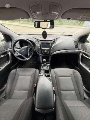 White Hyundai i40 2015 in Alytus, with an engine capacity of 1.69 L and mileage of 298 thousand km for 4450 €, photo 9 on AUTOMOTO.COM.LV