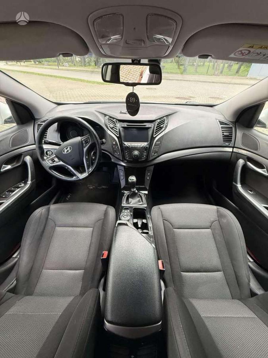 White Hyundai i40 2015 in Alytus, with an engine capacity of 1.69 L and mileage of 298 thousand km for 4450 €, photo 9 on AUTOMOTO.COM.LV