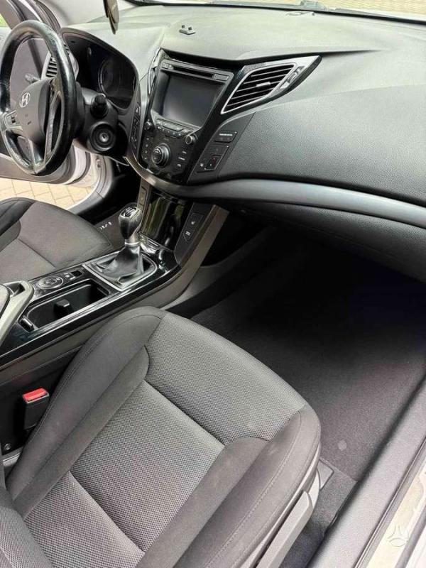 White Hyundai i40 2015 in Alytus, with an engine capacity of 1.69 L and mileage of 298 thousand km for 4450 €, photo 9 on AUTOMOTO.COM.LV