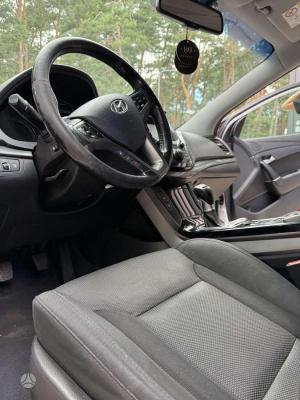 White Hyundai i40 2015 in Alytus, with an engine capacity of 1.69 L and mileage of 298 thousand km for 4450 €, photo 12 on AUTOMOTO.COM.LV